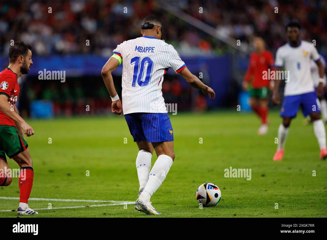 Ruben dias kylian mbappé -Fotos und -Bildmaterial in hoher Auflösung ...