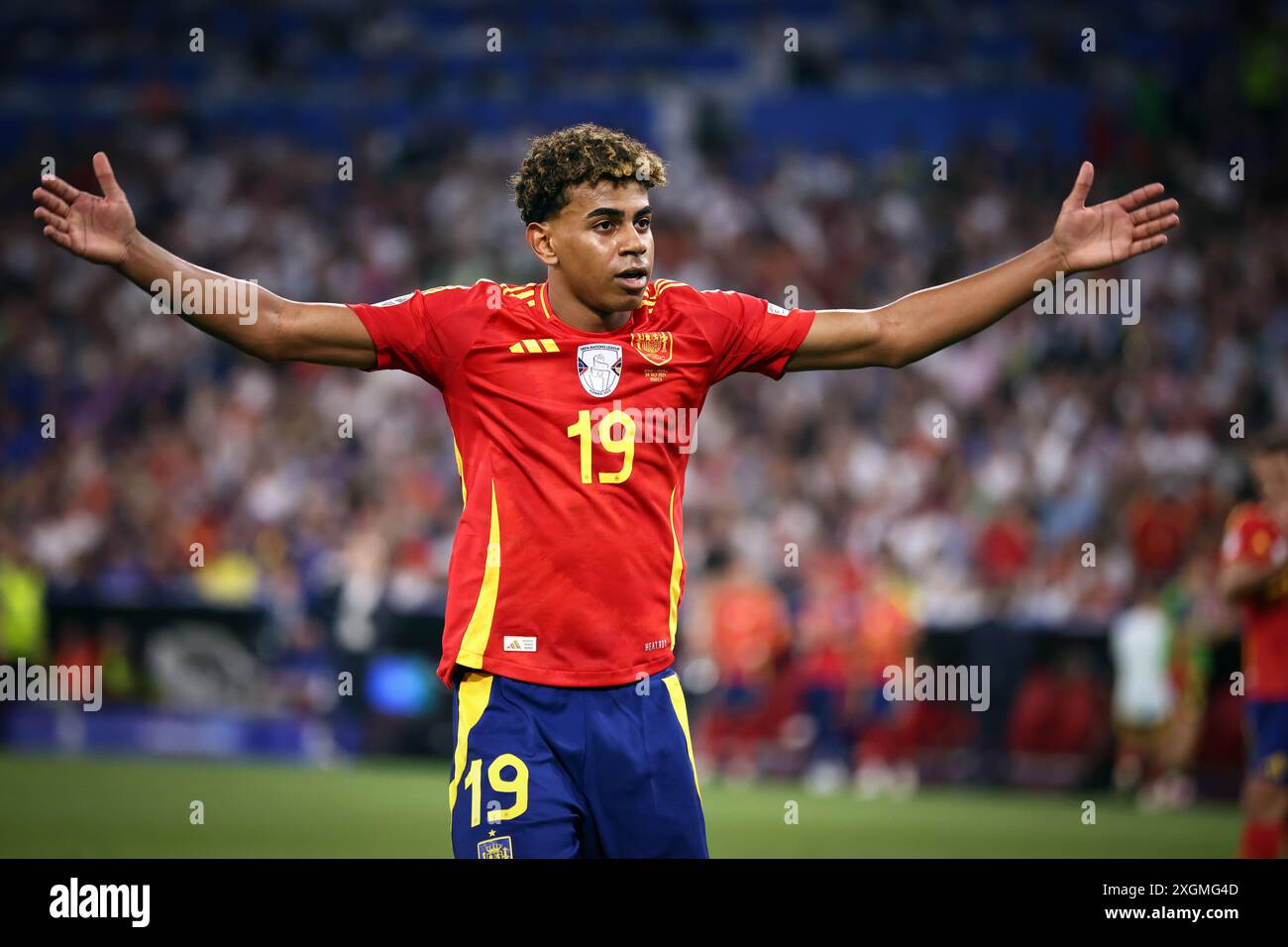 MÜNCHEN, DEUTSCHLAND - 09. JULI: Lamine Yamal aus Spanien feiert am 09 ...