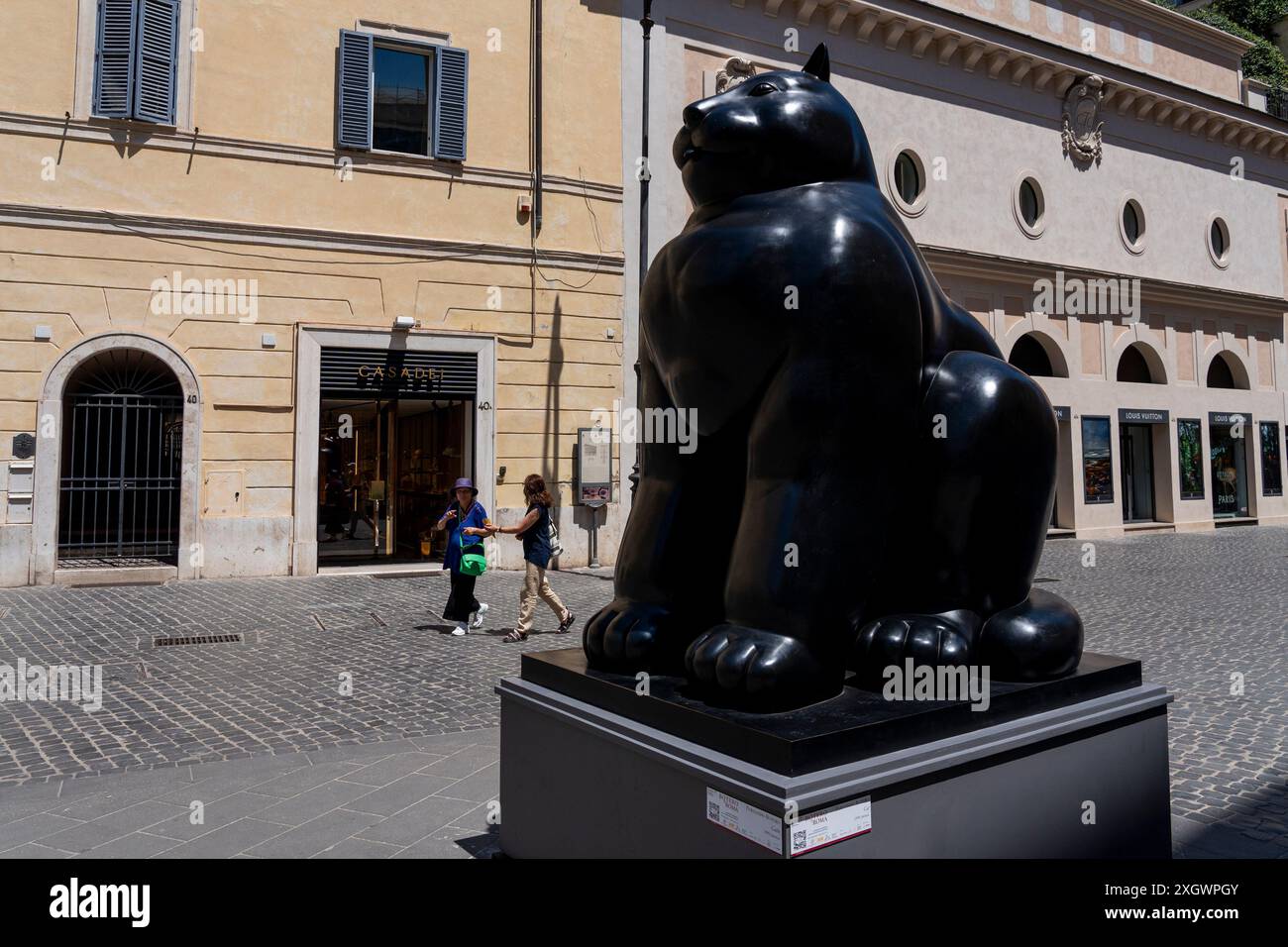 10. Juli 2024, Rom, Italien: „Katze“ – Teil von „˜Botero a Roma“: Eine Ausstellungsplattform ...
