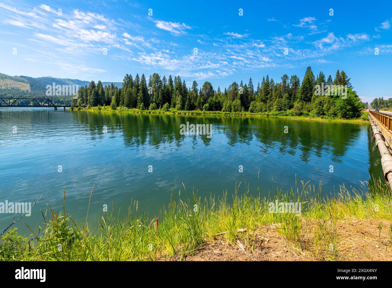 Der malerische Pend Oreille River im Priest River, Idaho, der an einem ...