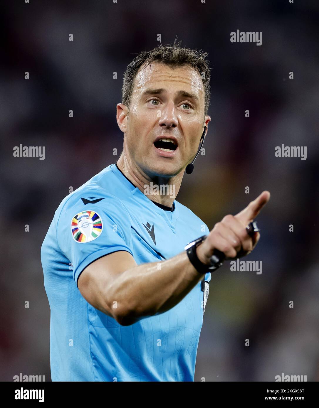 DORTMUND - Schiedsrichter Felix Zwayer beim Halbfinalspiel der UEFA ...