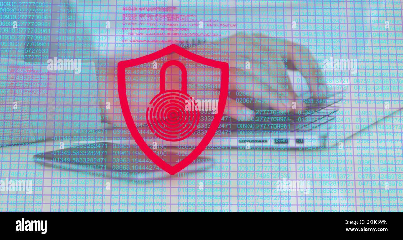 Abbildung: Vorhängeschloss und Datenverarbeitung über Hände mit Laptop ...