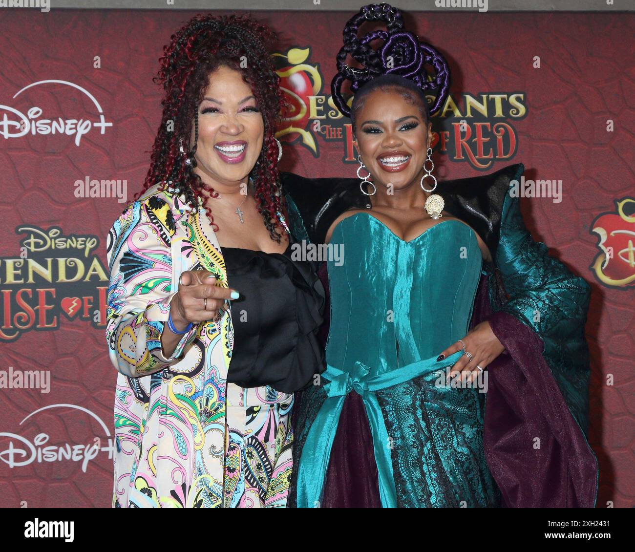 Kym Whitley, Dara Renee at Arrivals for DESENDANTS: THE RISE OF RED ...