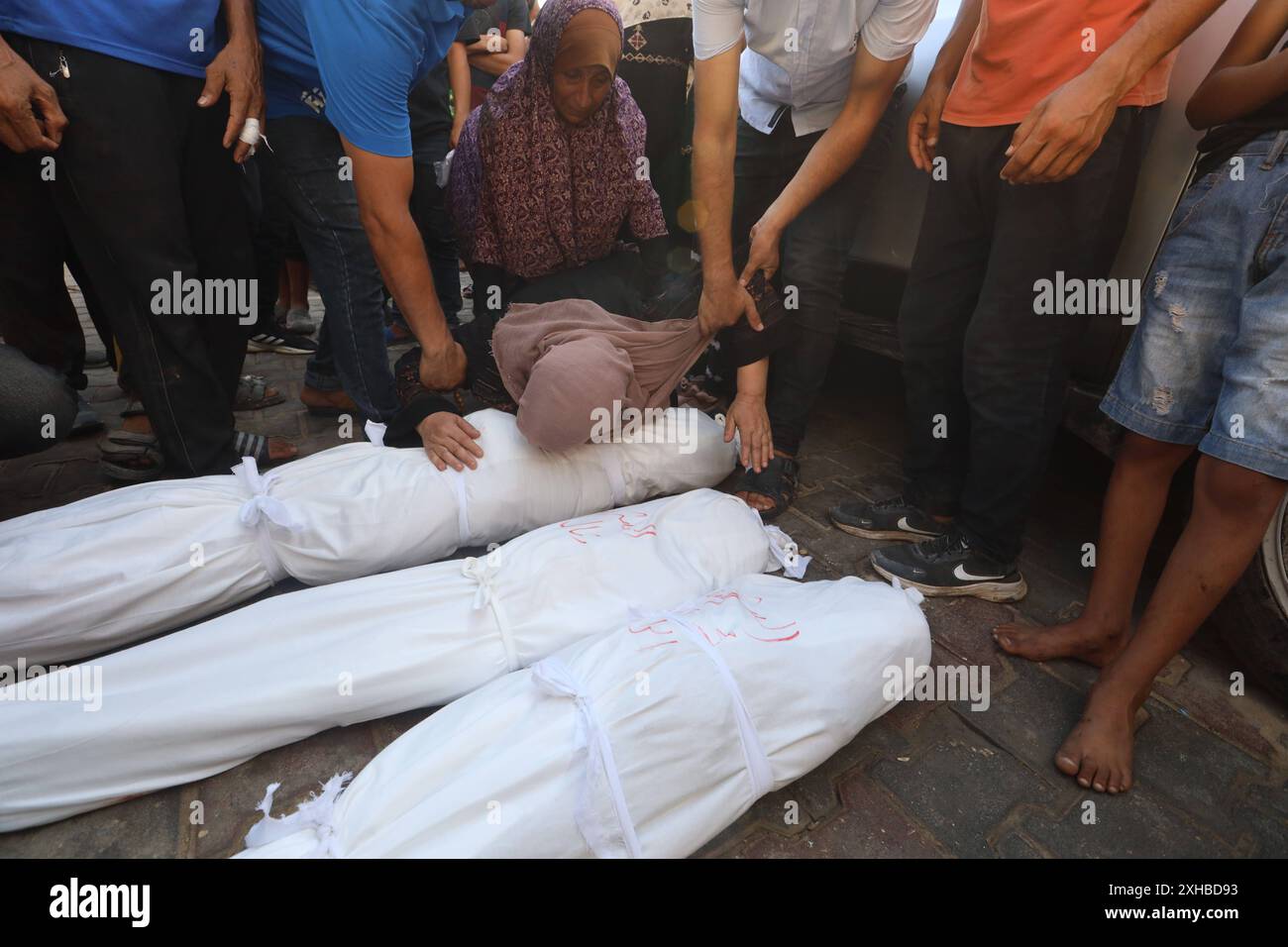 Leichen der Palästinenser, die ihr Leben verloren haben, nachdem der ...