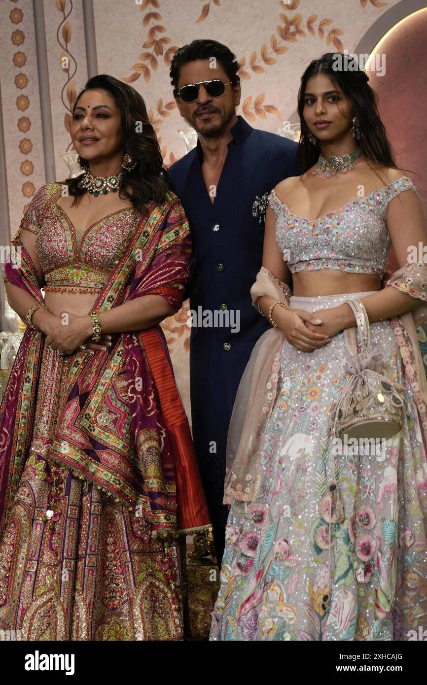 Indian actor Shahrukh Khan along with wife Gauri Khan and daughter ...