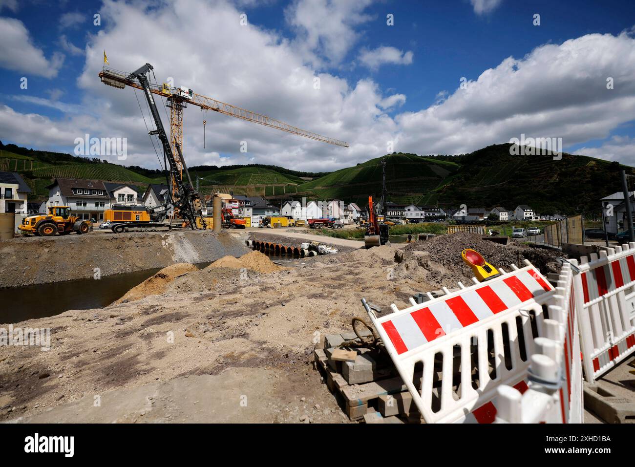 Das Jahrhunderthochwasser in der Eifel mit heftigen Regenfällen und Dauerregen mit ...