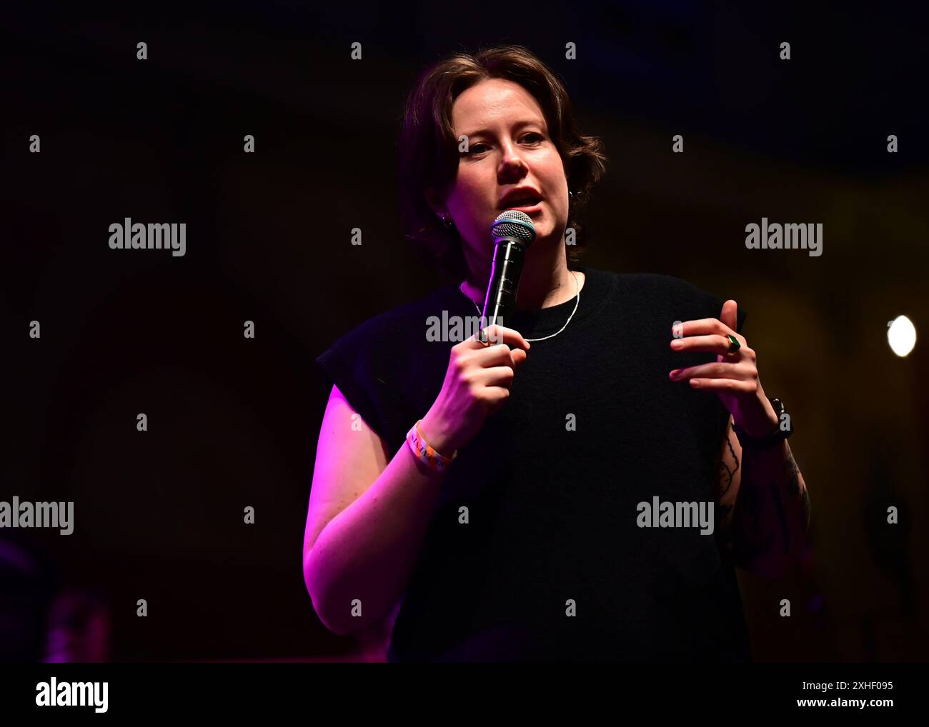 LONDON, ENGLAND - 13. JULI 2024: Chloe Petts tritt am 13. Juli 2024 ...