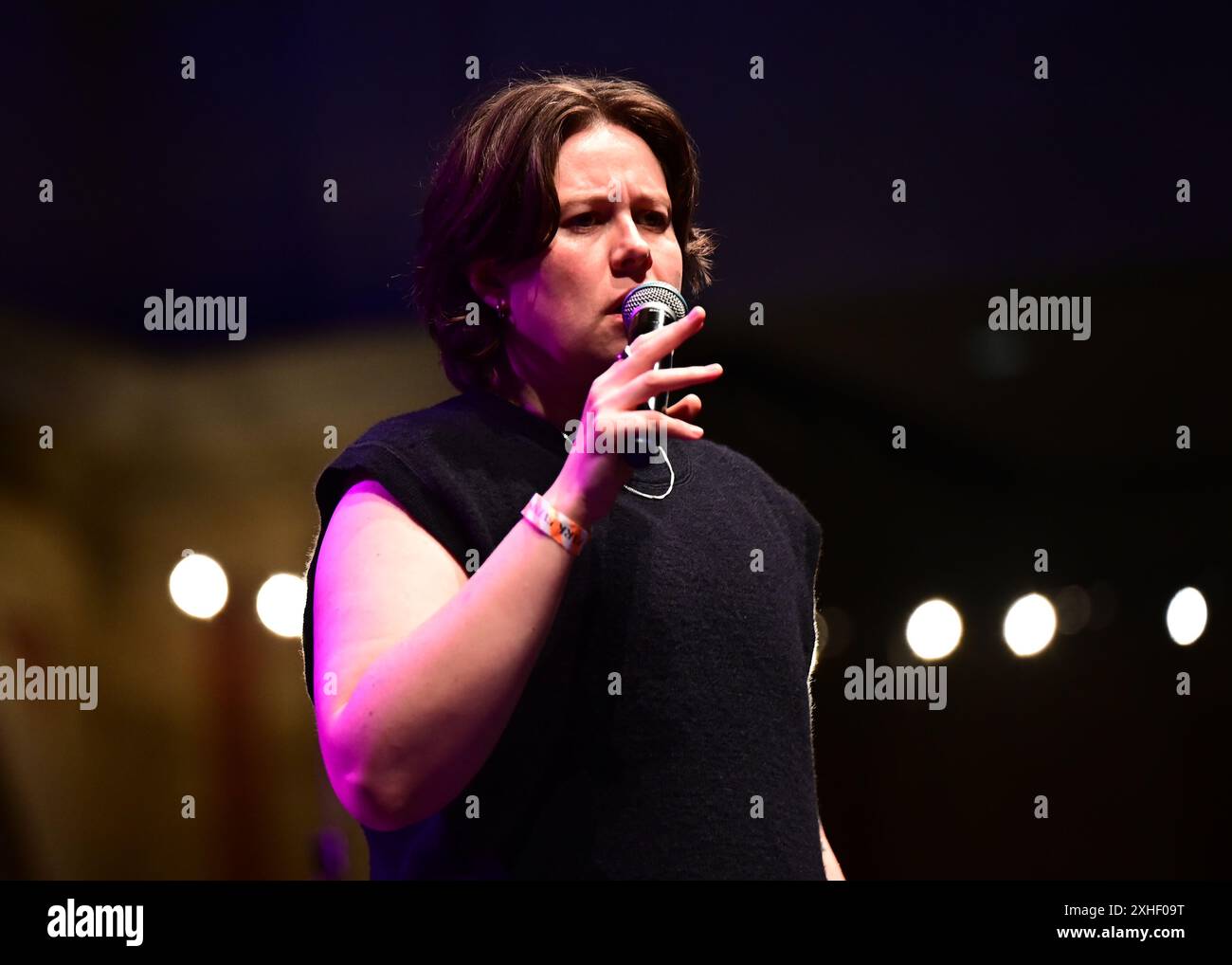 LONDON, ENGLAND - 13. JULI 2024: Chloe Petts tritt am 13. Juli 2024 ...