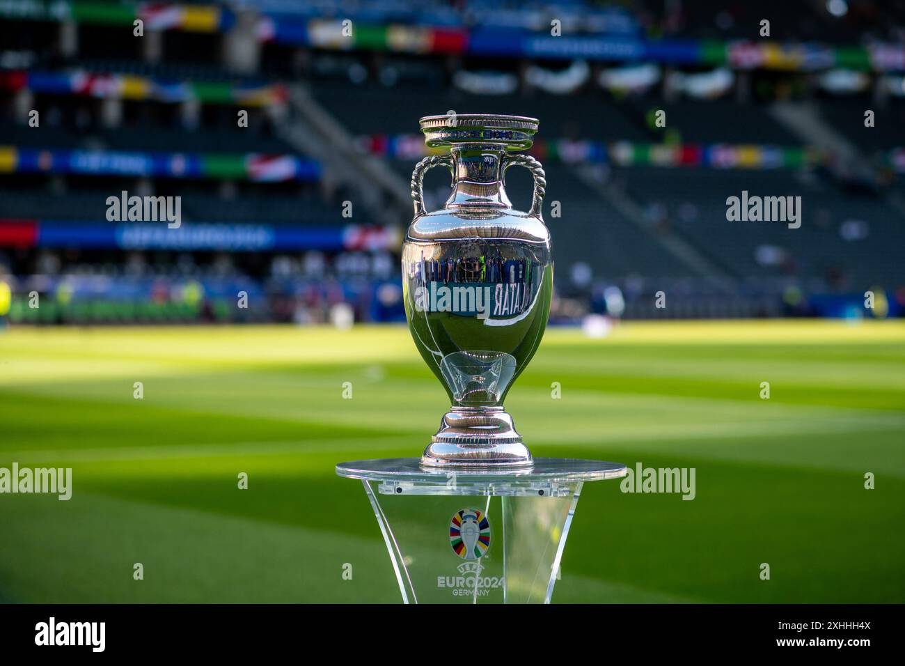 Symbolbild / Themenfoto Praesentation des EM Pokals Henri-Delaunay ...