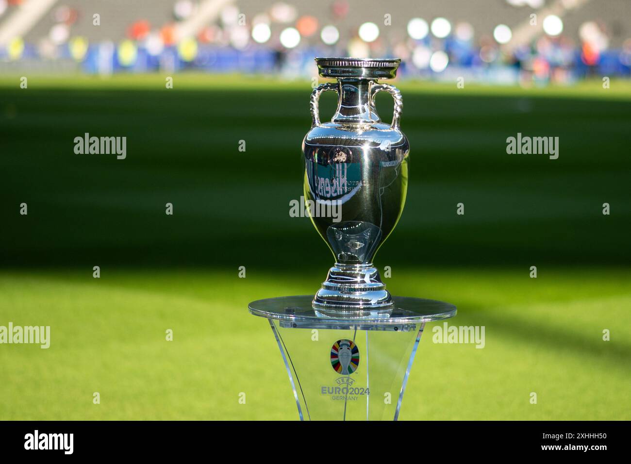 Symbolbild / Themenfoto Praesentation des EM Pokals Henri-Delaunay ...