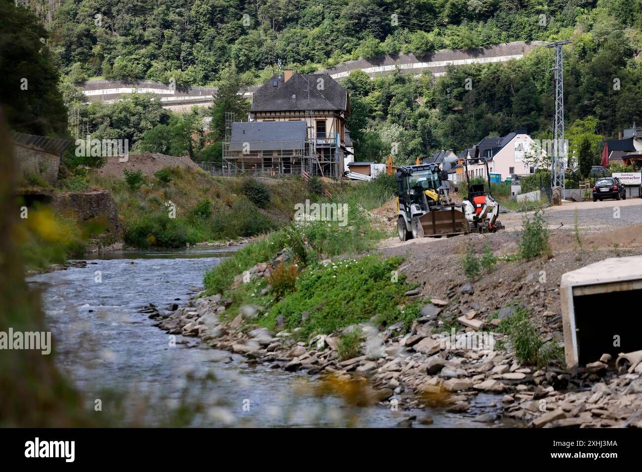 Das Jahrhunderthochwasser in der Eifel mit heftigen Regenfällen und Dauerregen mit ...
