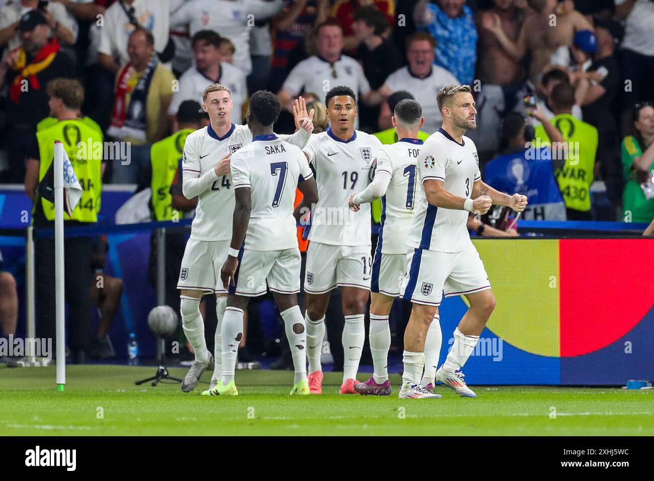 England-Stürmer Cole Palmer (Chelsea) erzielt ein TOR 1-1 und feiert am ...