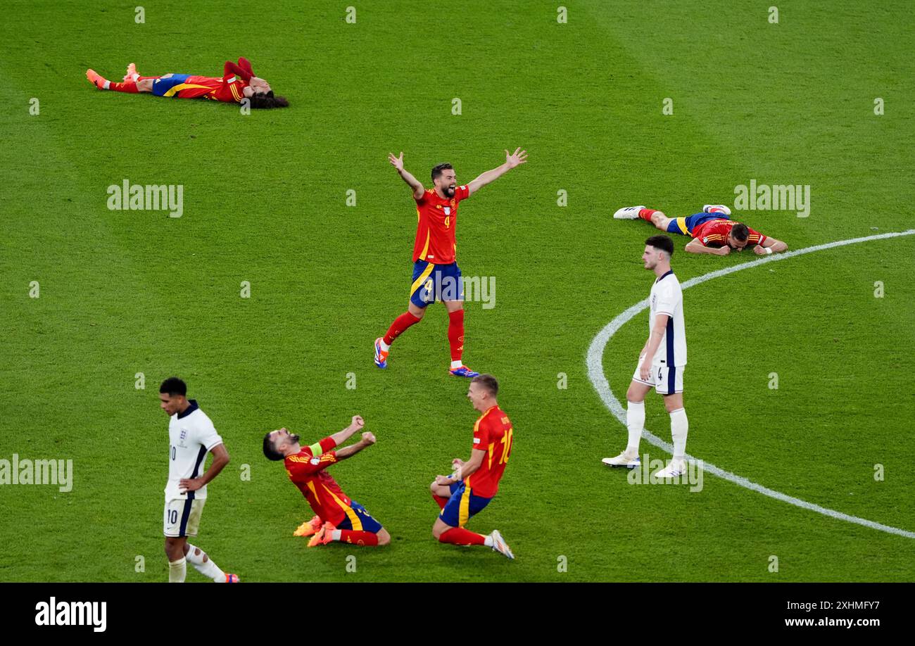 Die Spanier Dani Olmo, Daniel Carvajal und Nacho Fernandez feiern, als ...