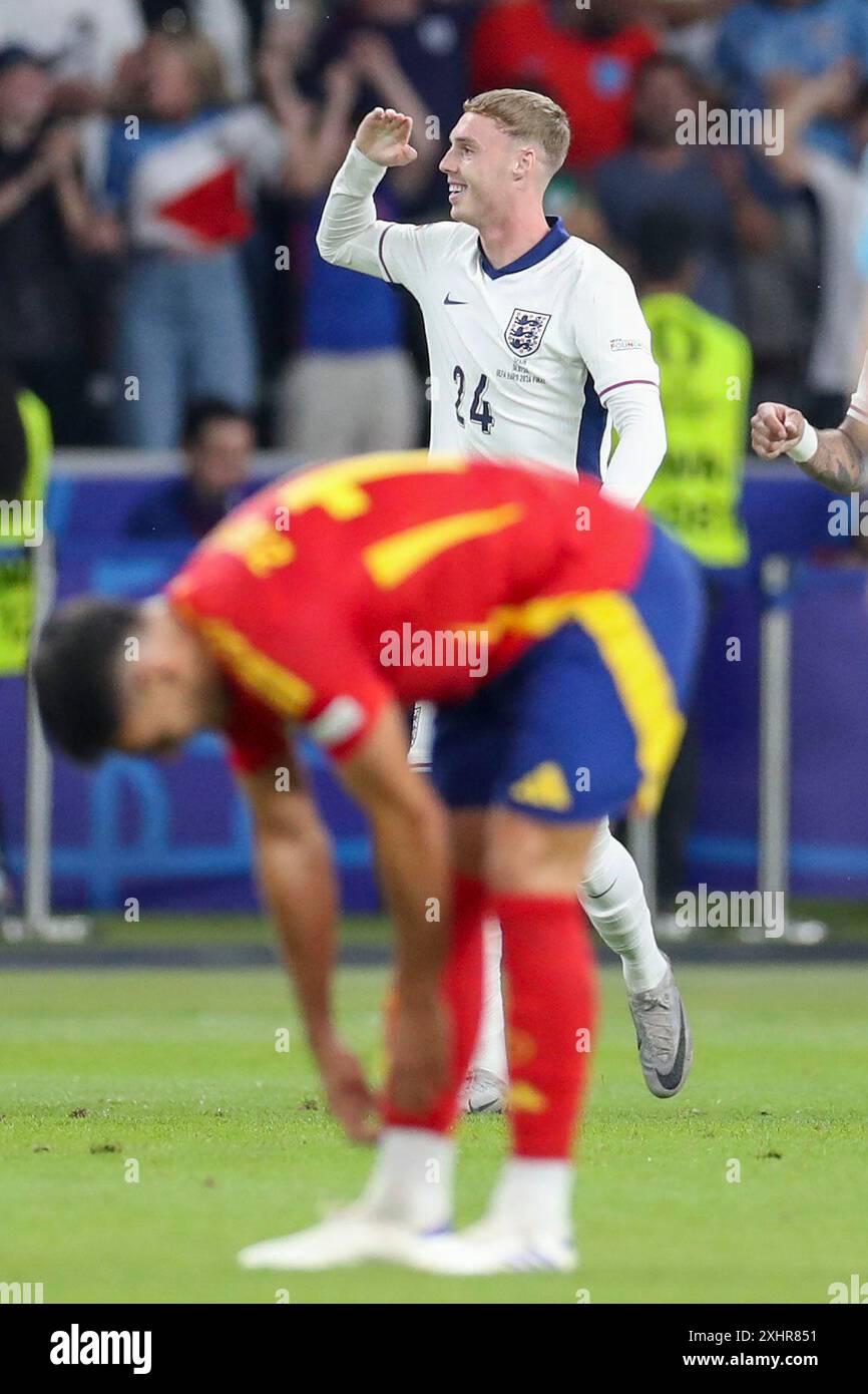 England-Stürmer Cole Palmer (Chelsea) erzielt ein TOR 1-1 und feiert am ...