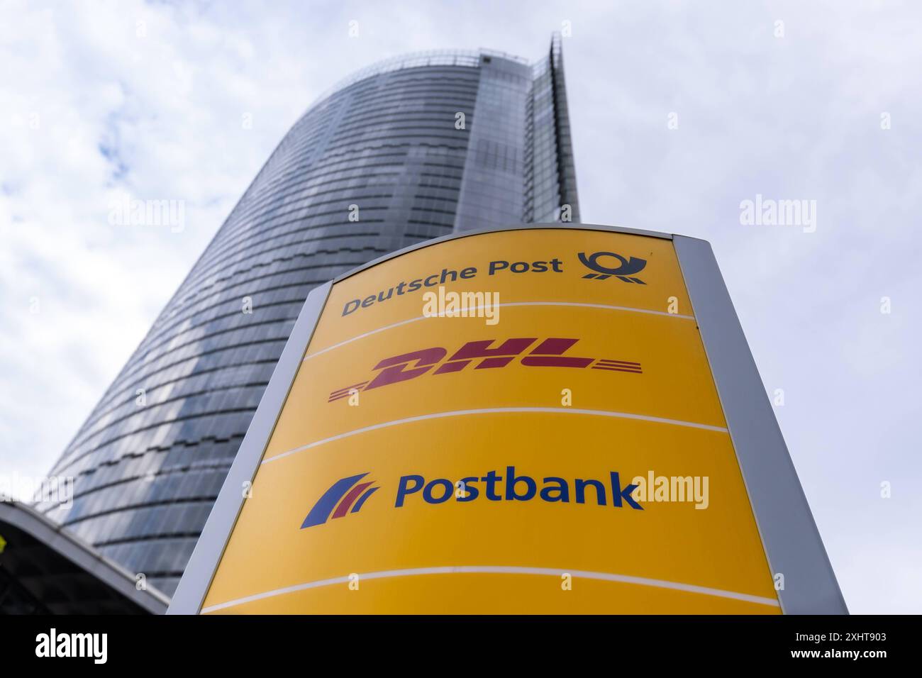 Konzernzentrale der Deutschen Post AG - DHL Group in Bonn Hauptsitz der ...