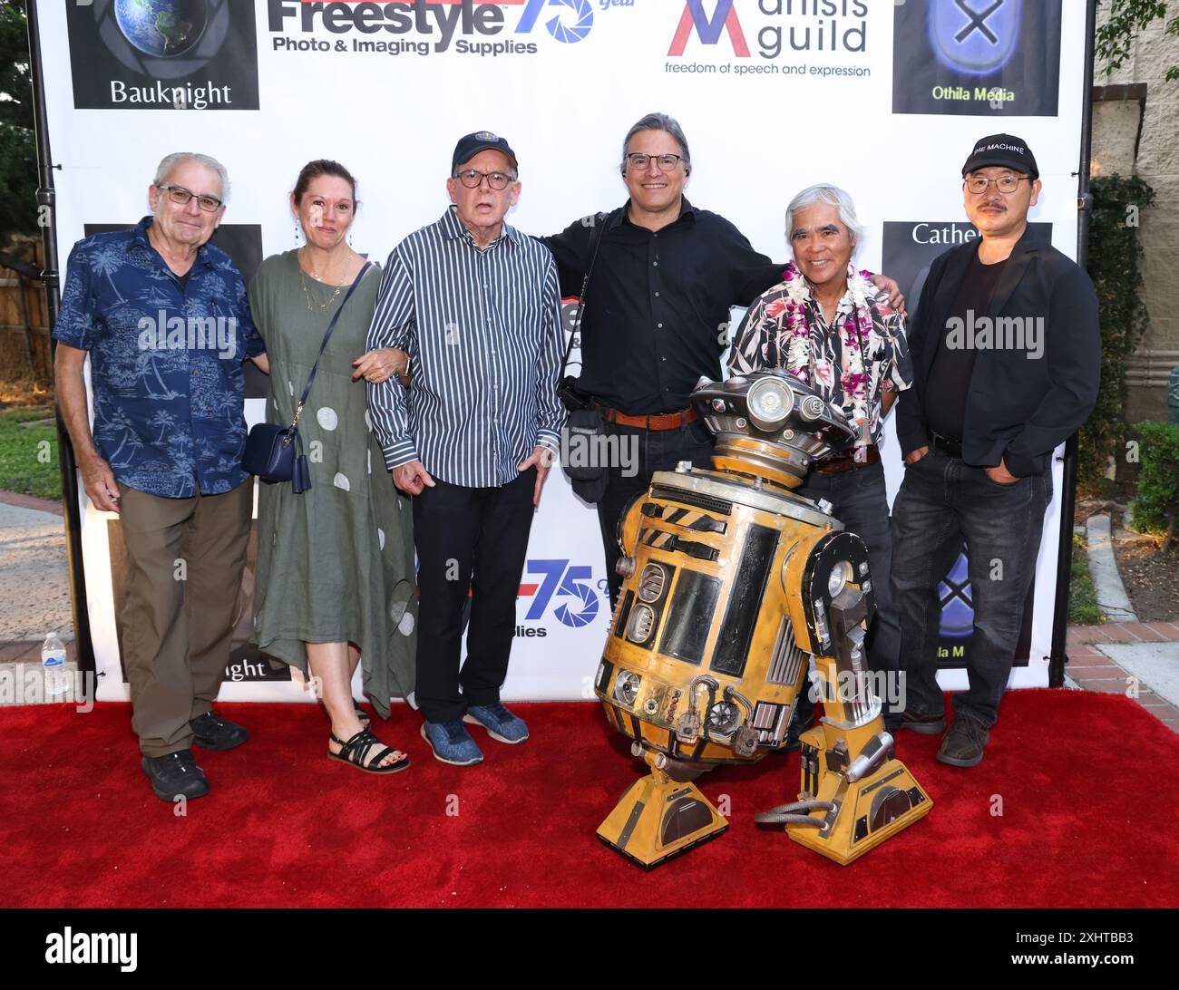 Burbank, Kalifornien, USA. Juli 2024. Fotografen Reed Saxon, Gast, Rick ...