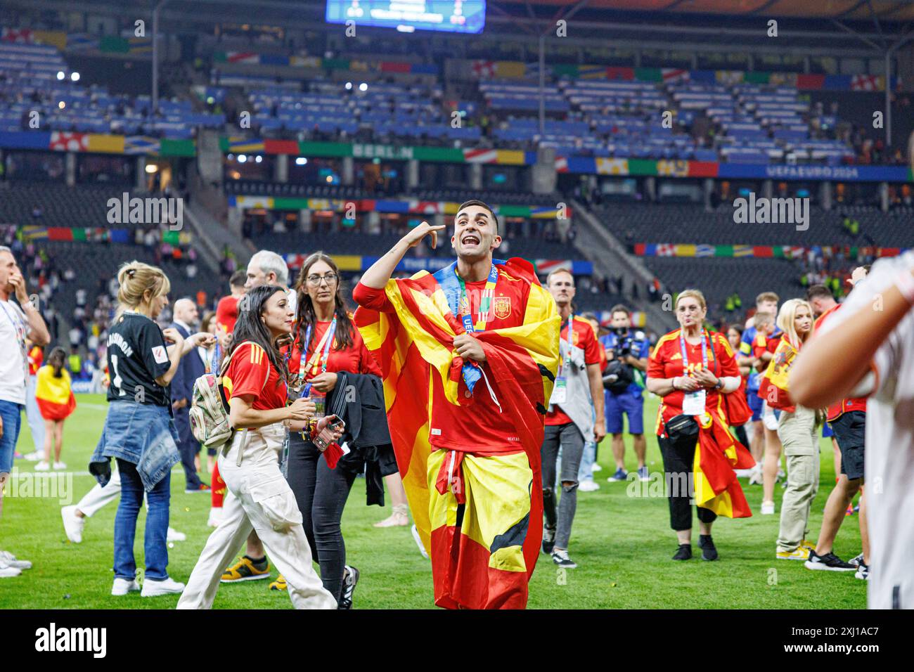 Ferran Torres feierte nach dem Gewinn des Endspiels der UEFA Euro 2024 ...
