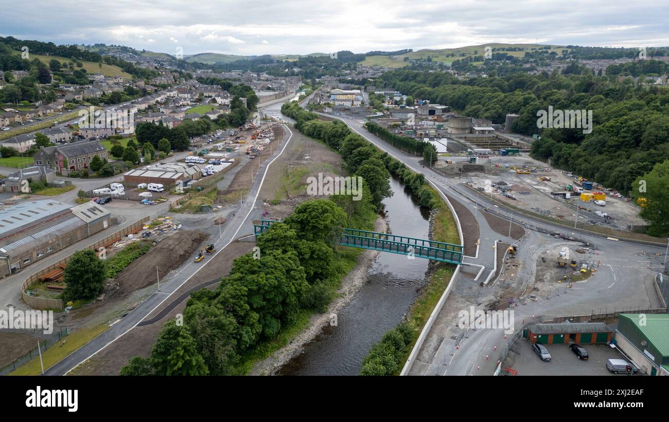 Luftaufnahme des Hawick Hochwasserschutzsystems und der neuen ...