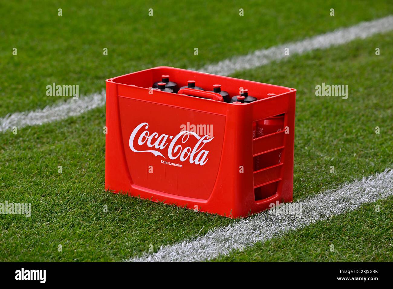Rote coca cola flasche -Fotos und -Bildmaterial in hoher Auflösung – Alamy