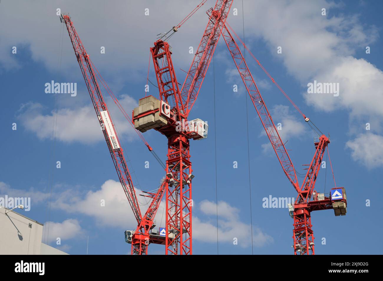 Kräne, Baustelle, neues Covivio-Hochhaus neben dem Hotel Park Inn ...