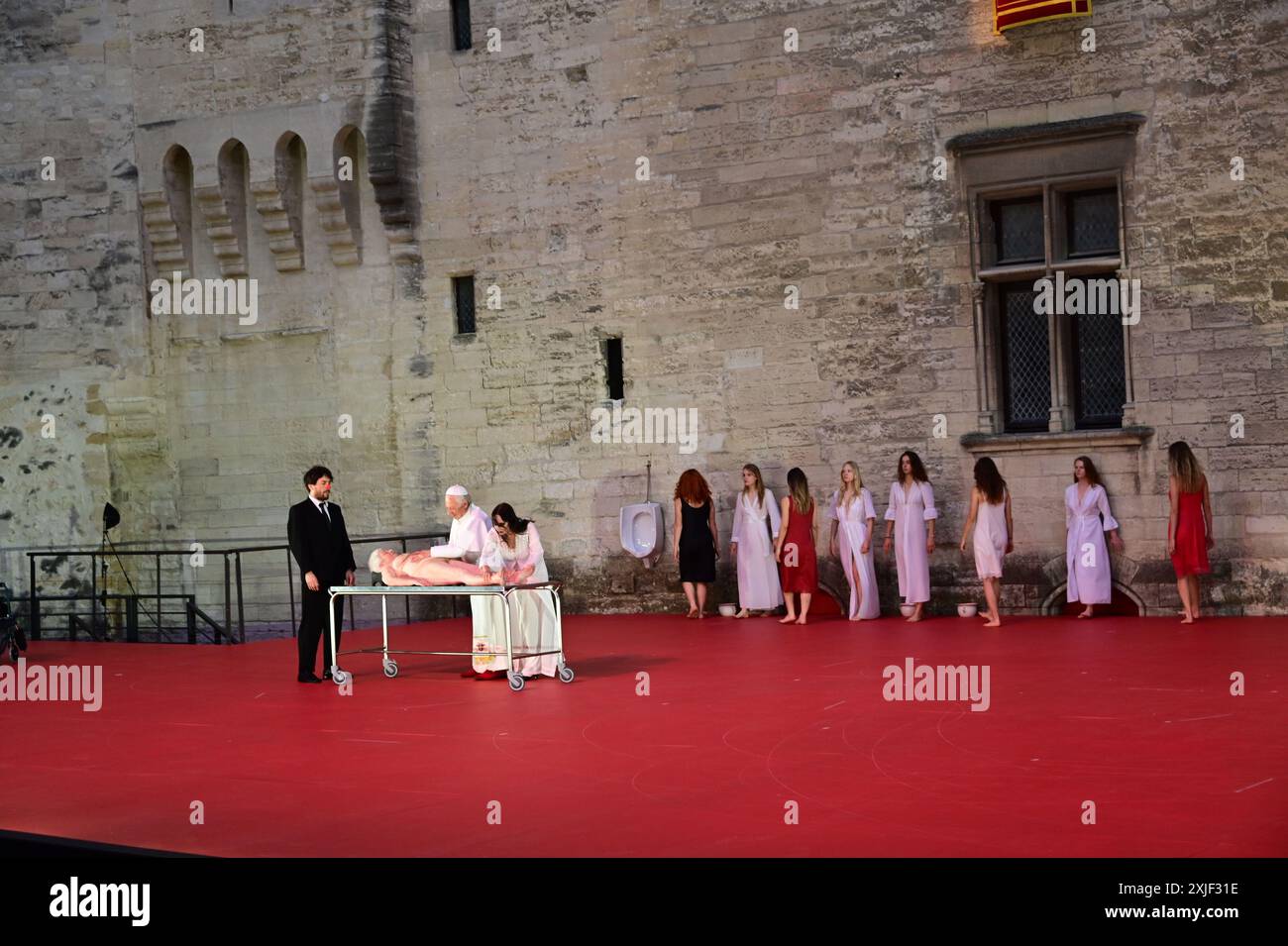 Festival d'Avignon 2024 'Damön. El Funeral Bergman'by Angélica Liddell, aufgeführt im Haupthof ...