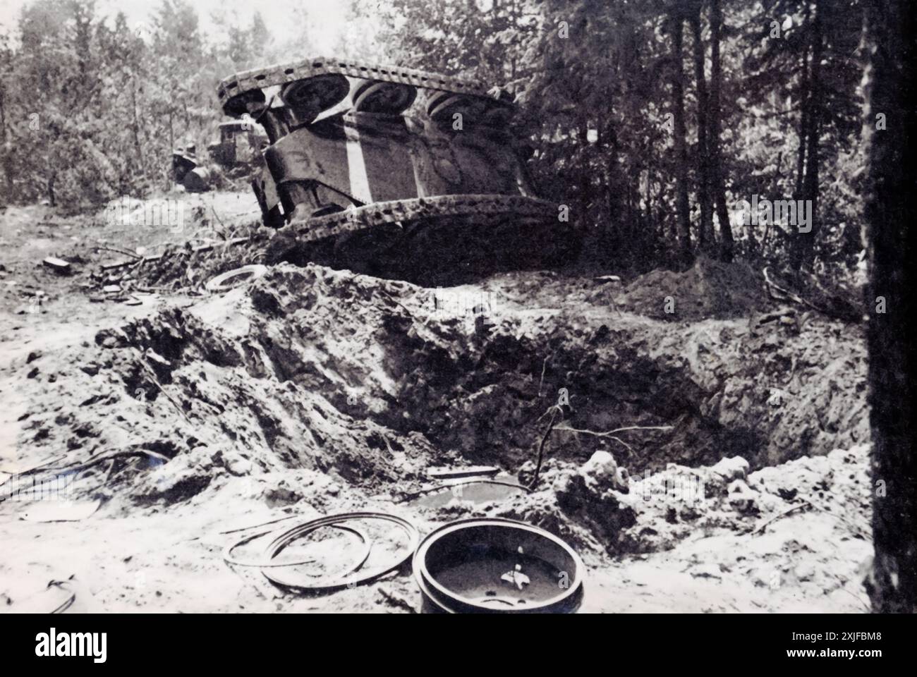 Ein Foto zeigt einen polnischen Panzer, der durch eine Explosion ...