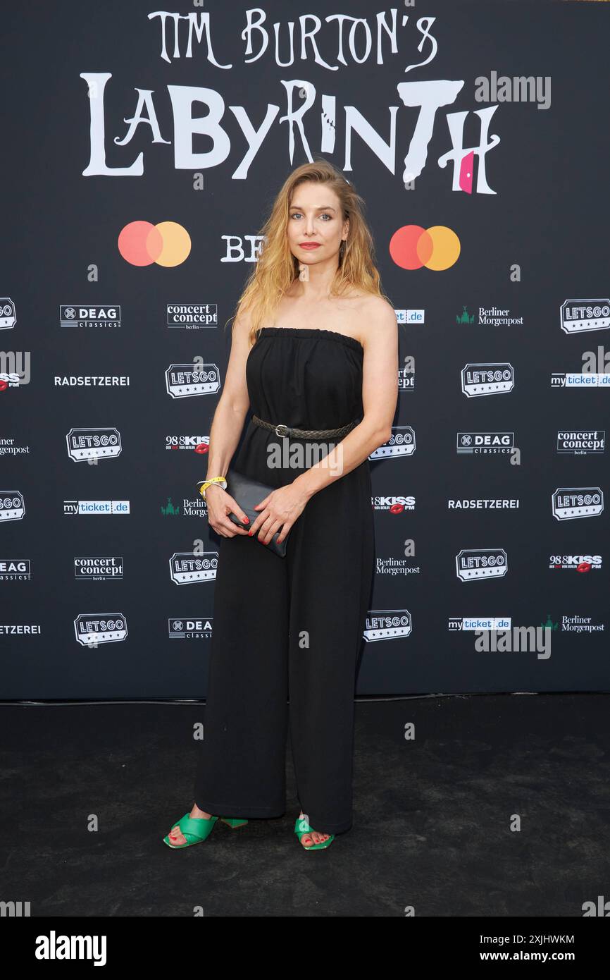 Sina Martens - Tim Burton s Labyrinth - Berlin Premiere der Ausstellung ...