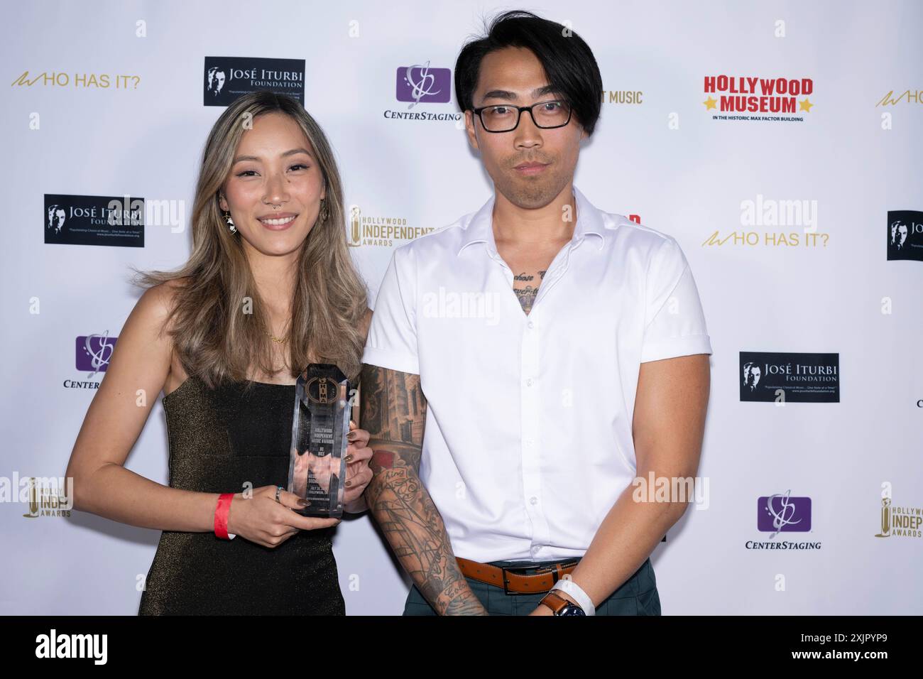 Los Angeles, USA. Juli 2024. Sänger Carly Lyman, Komponist Simon H. Jay ...