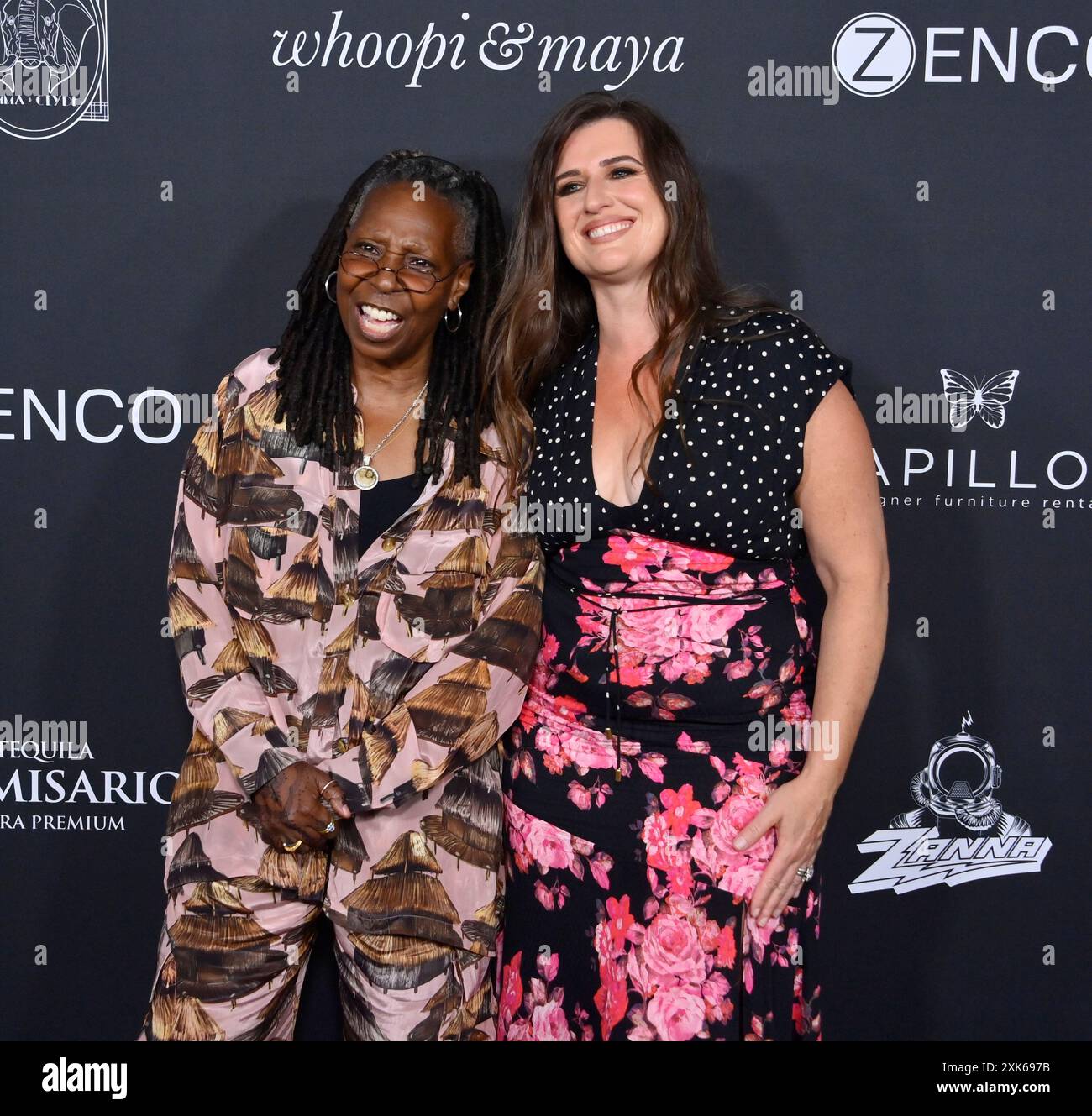 Venice Beach, Usa. Juli 2024. Whoopi Goldberg und Maya Elisabeth nehmen ...