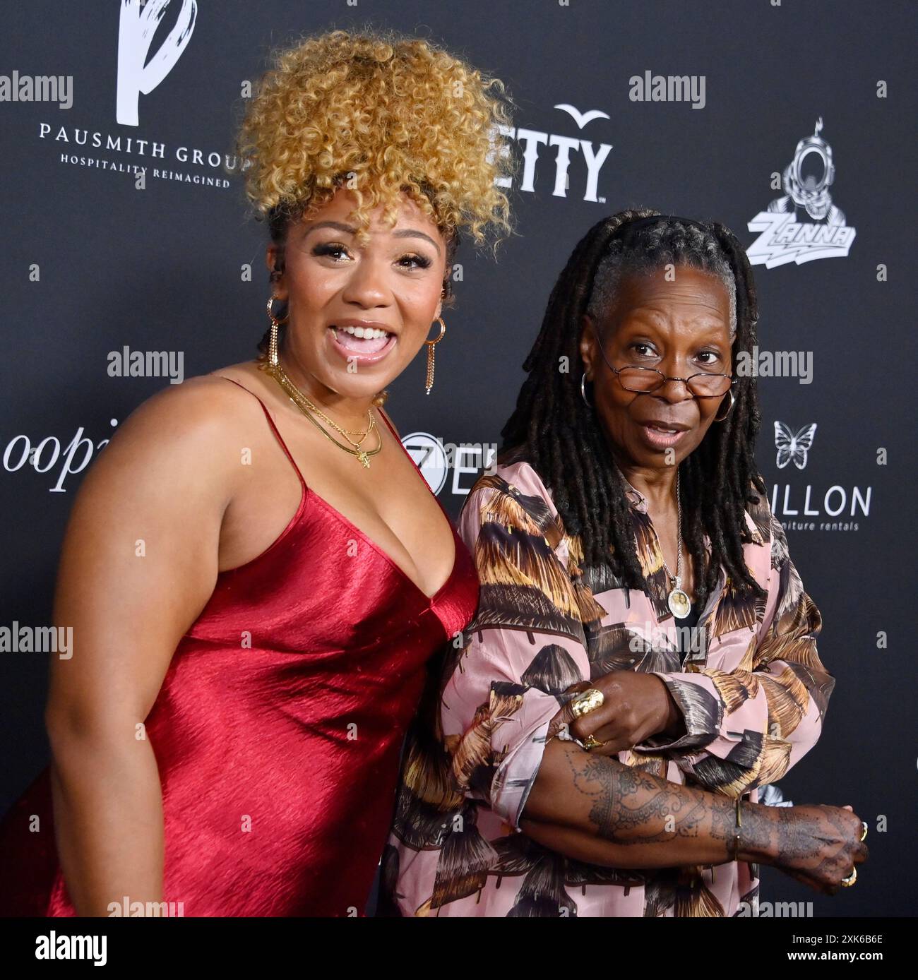 Venice Beach, Usa. Juli 2024. Whoopi Goldberg (R) und Gast nehmen an „A ...