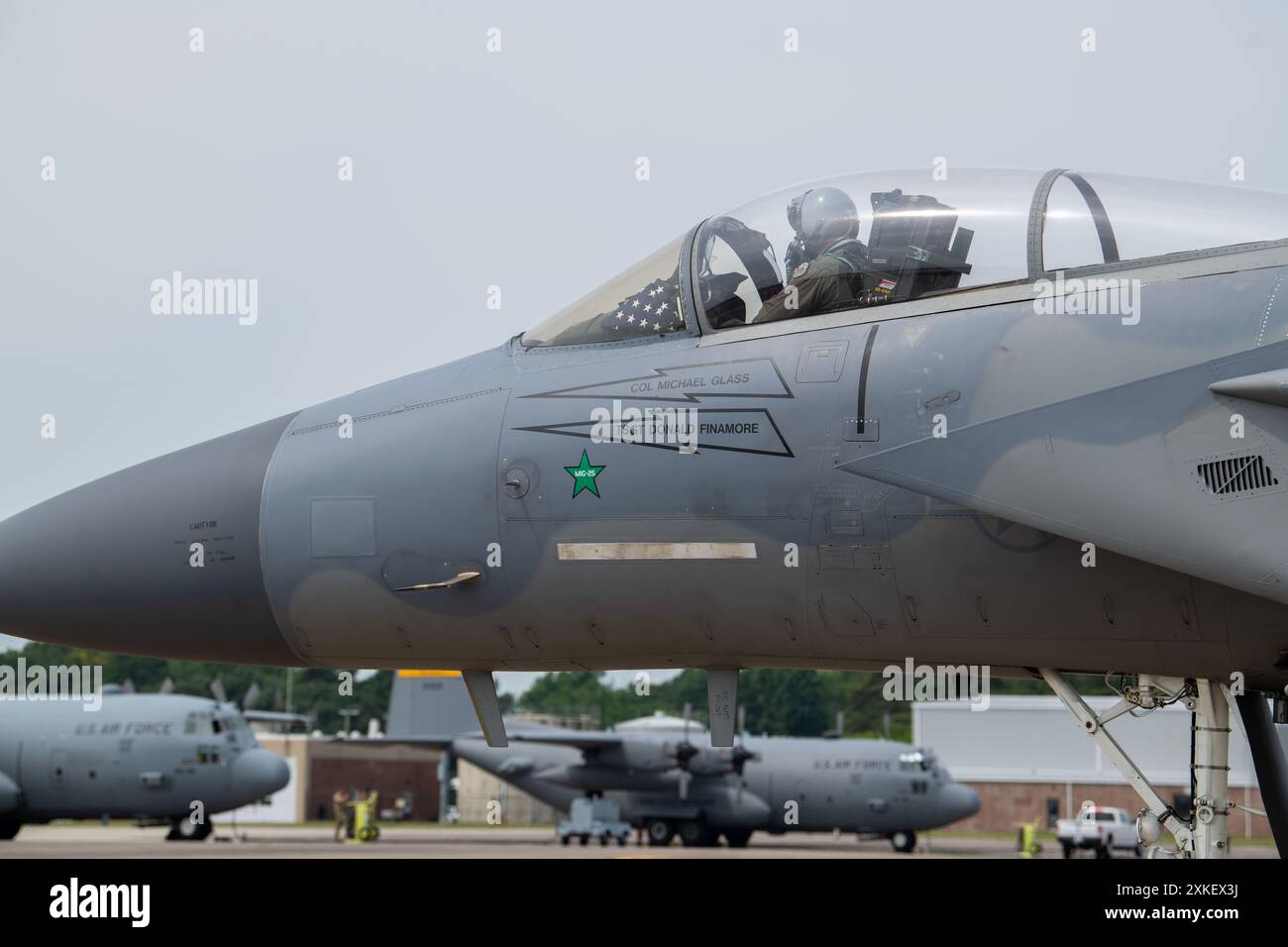 Colonel Michael 'Shot' Glass, 104th Fighter Wing Operations Group Commander, flog F-15C Flugzeug ...
