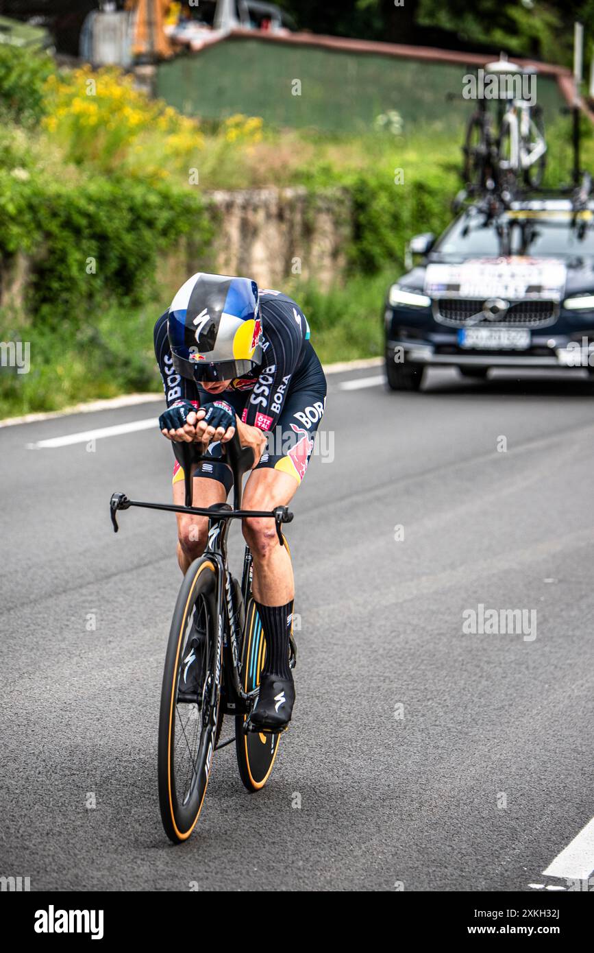 JAI HINDLEY von RED BULL - BORA - HANSGROHE radelt in der Tour de ...