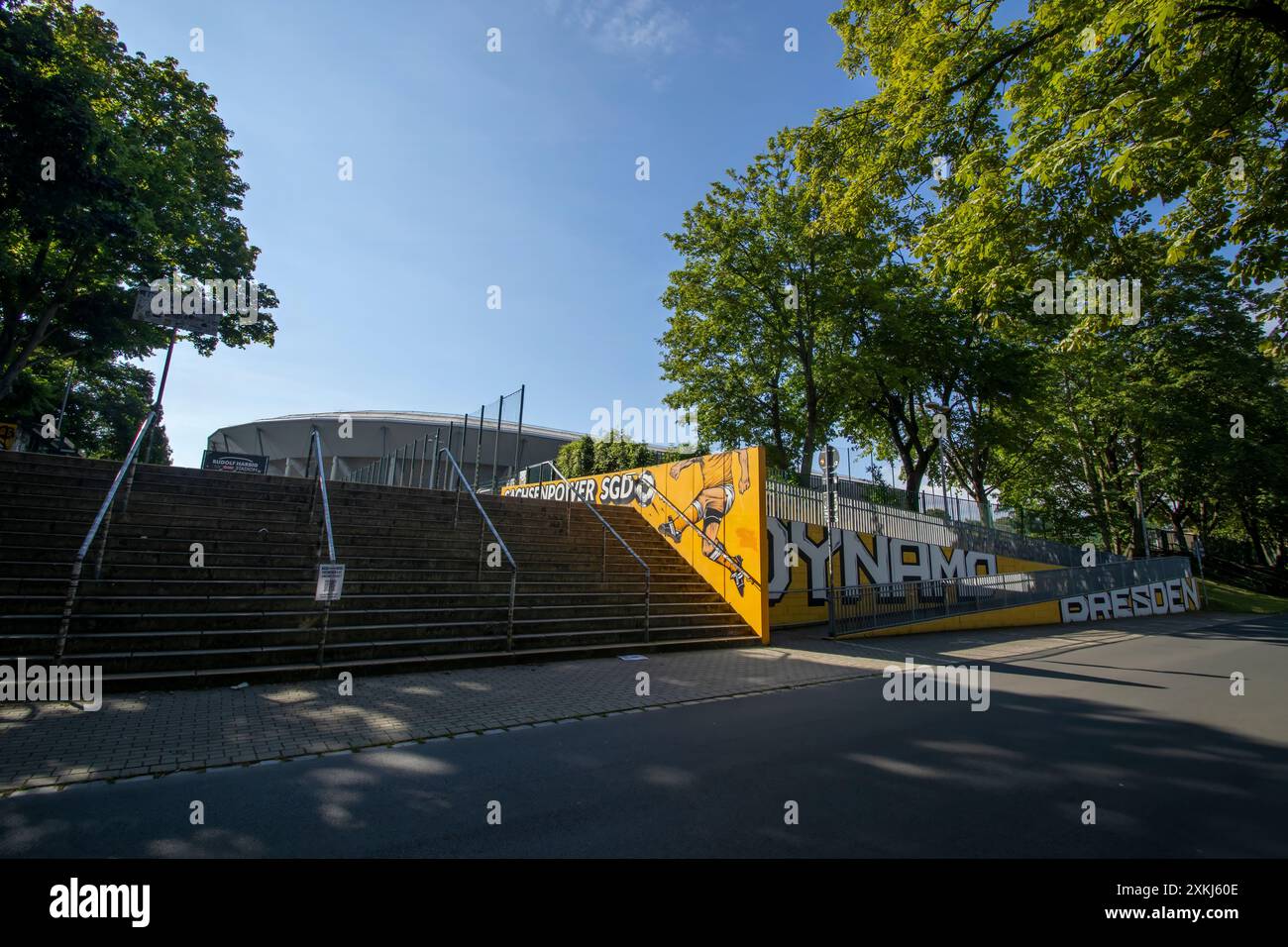 Das Rudolf-Harbig-Stadion ist die Heimat der SG Dynamo Dresden in ...