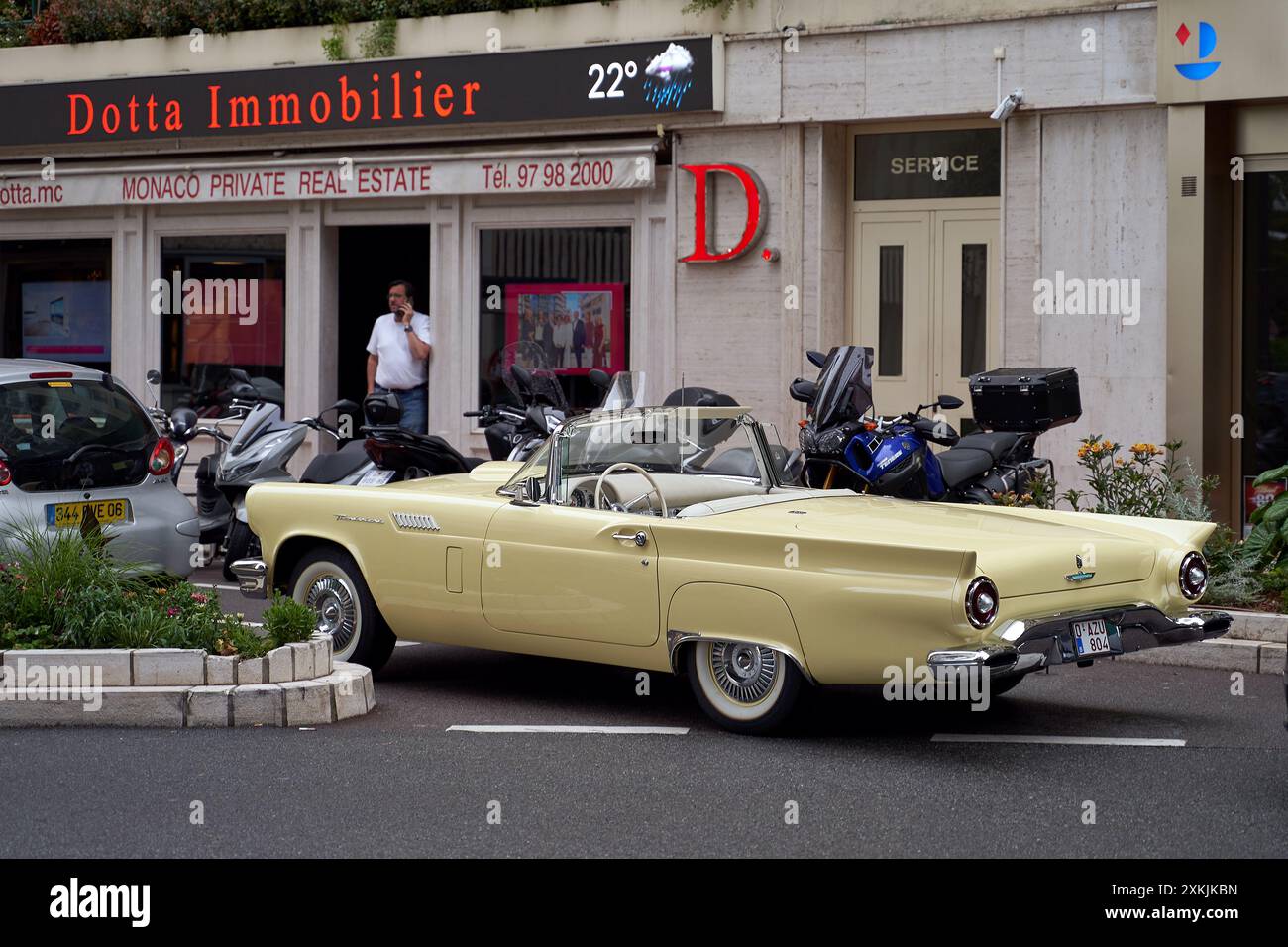 Beige alte Ford Thunderbird alias T-Bird, ein persönlicher Luxuswagen ...