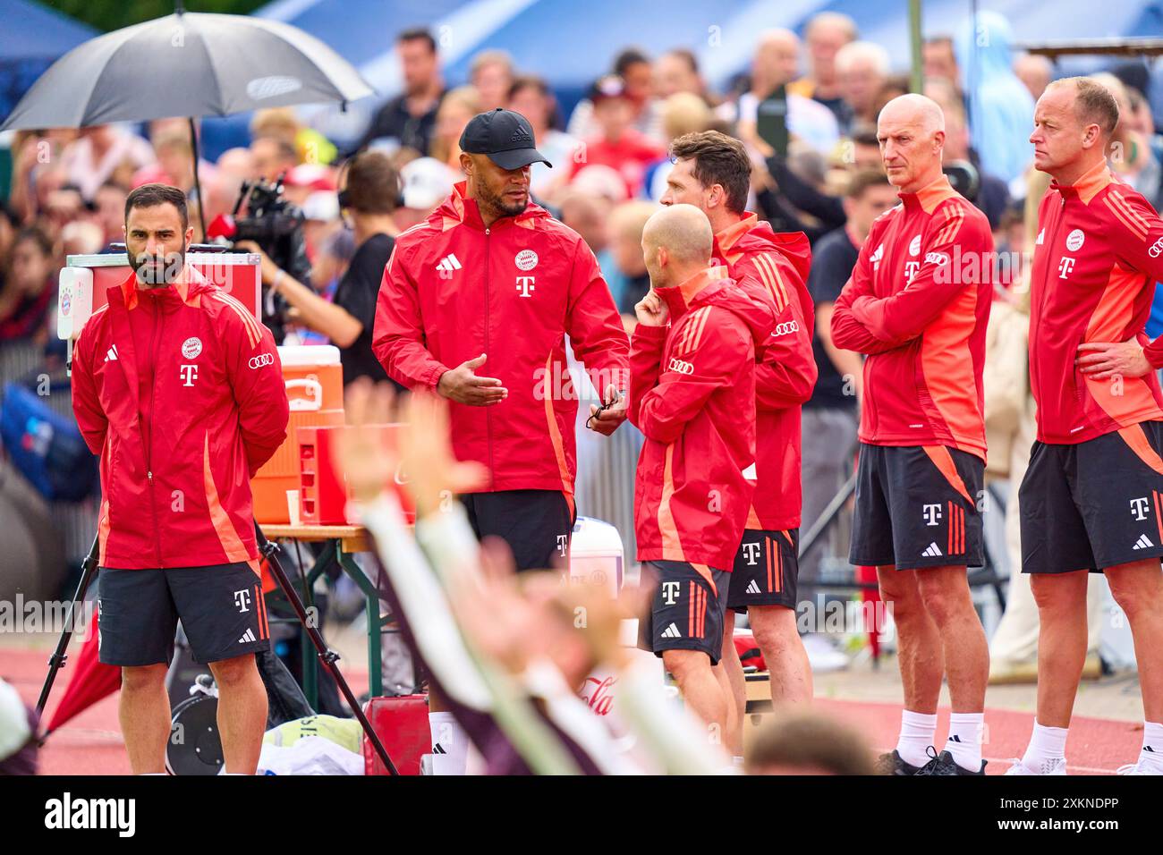 Trainer Vincent Kompany (FCB), Teammanager, Trainer, Coach, Co-Trainer ...