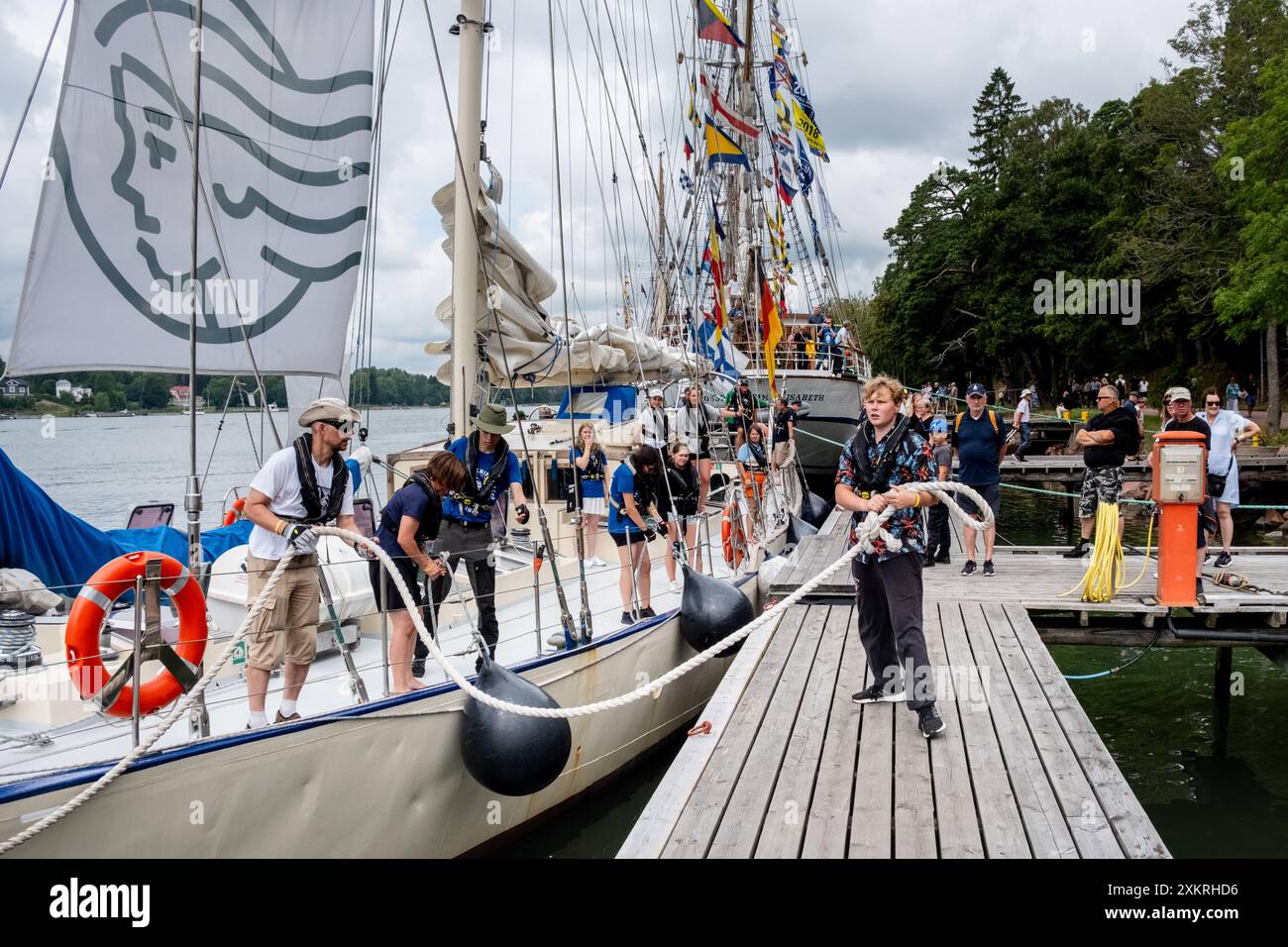 MARIEHAMN, Åland, FINNLAND – 24. JULI 2024: Die Studenten arbeiten ...