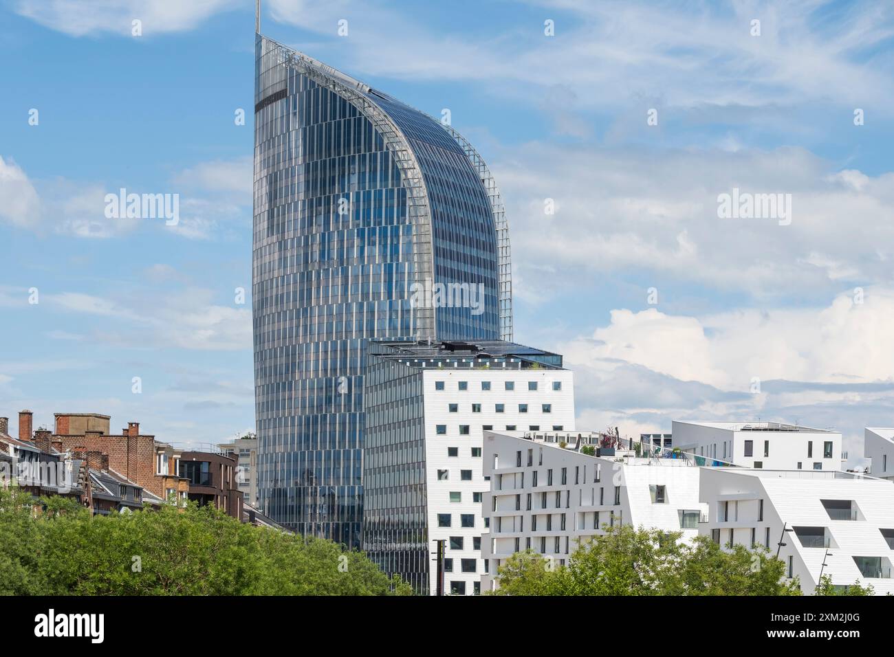Der Tour Paradis auch Tour des finances de Lüttich (deutsch Finanz-Turm ...