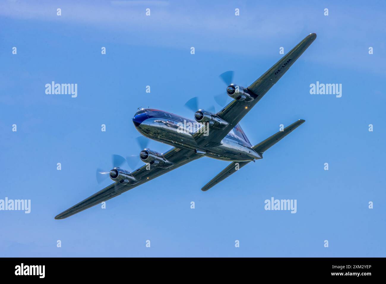 Fliegender stier -Fotos und -Bildmaterial in hoher Auflösung – Alamy