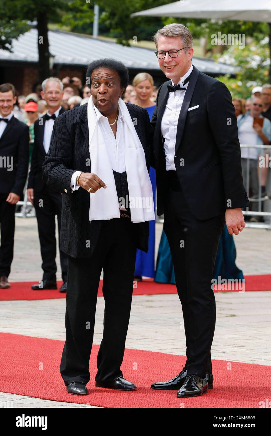 Roberto Blanco und Markus Blume bei der Eröffnung der 112. Richard ...