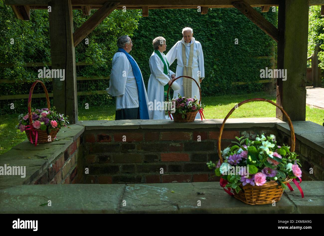 St. Walstans Day, Bawburgh, St. Mary und St. Walstan’s Church Norfolk ...