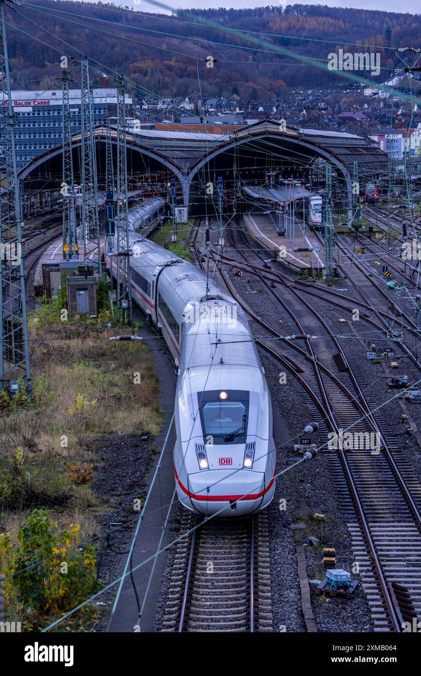 Der Hauptbahnhof Hagen, Bahnhofshallen, Gleise, Bahnsteige, ICE-Bahn, Hagen, Nordrhein-Westfalen ...