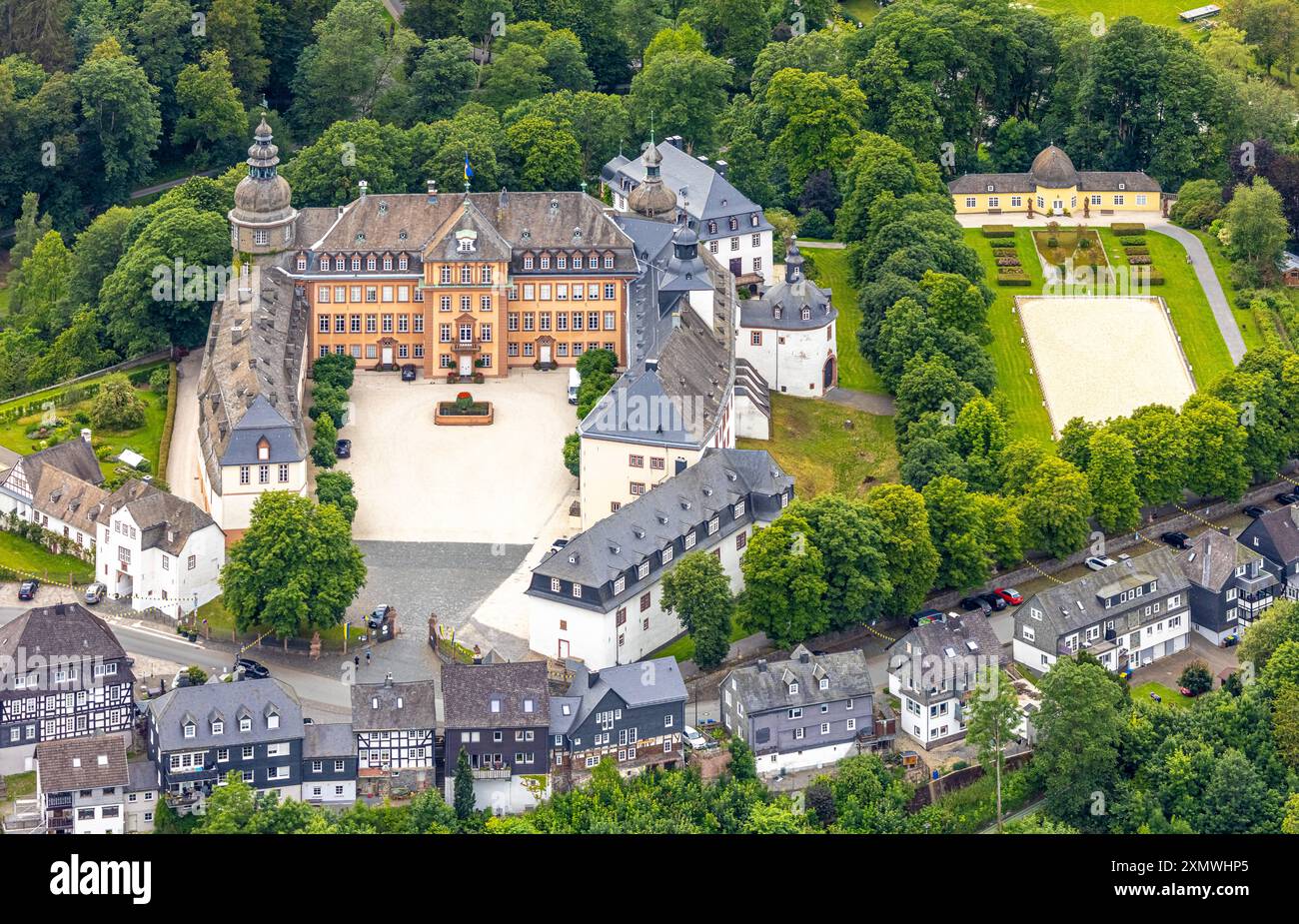 Luftbild, Schloss Berleburg, Residenzschloss der Familie Sayn ...
