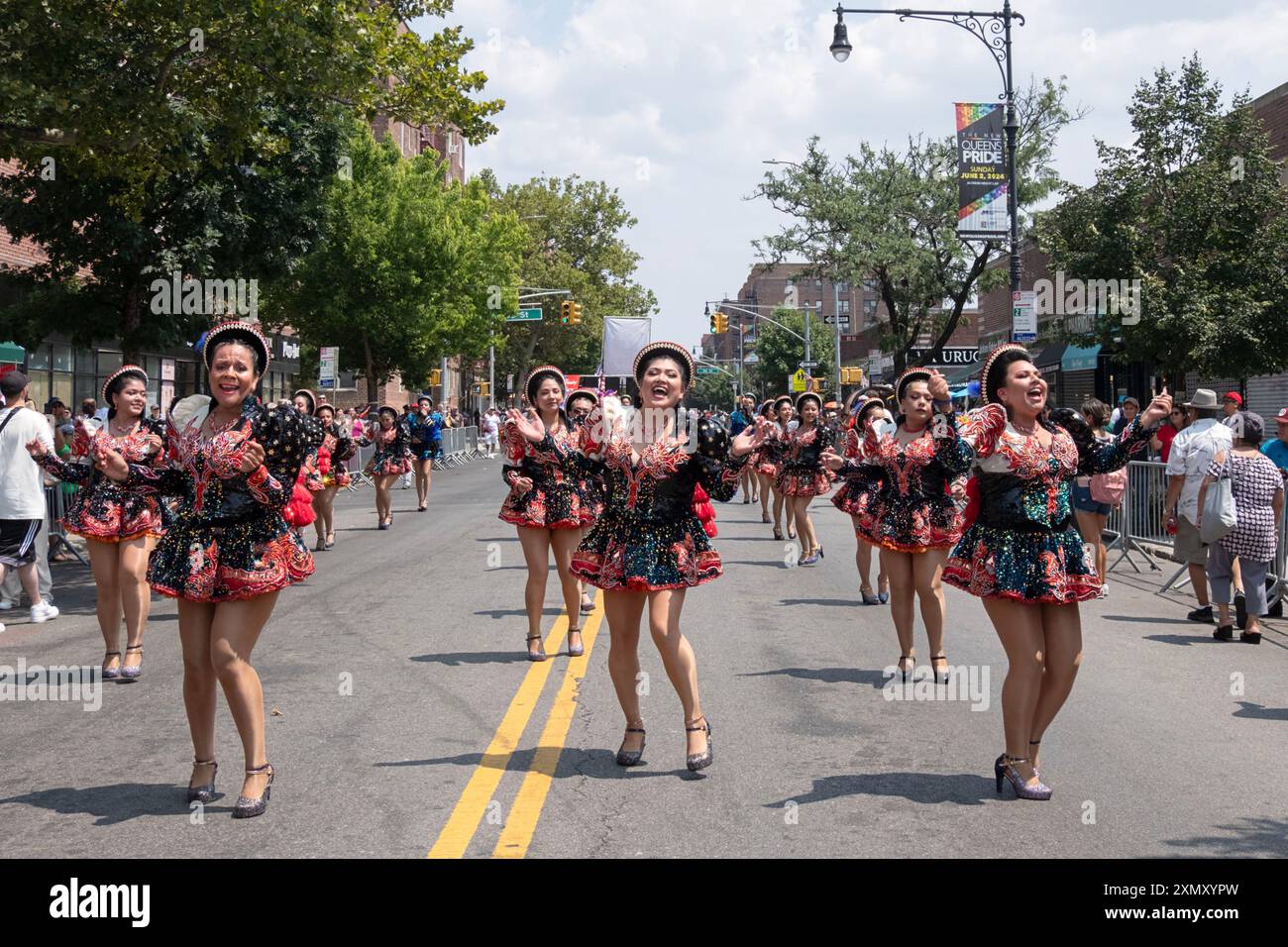 Mitglieder der Tanzgruppe San Simon Sucre treten bei der International ...