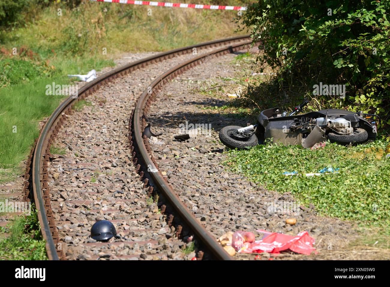 Burgbrohl, Deutschland. 30. Juli 2024. Ein Roller liegt an einem ...