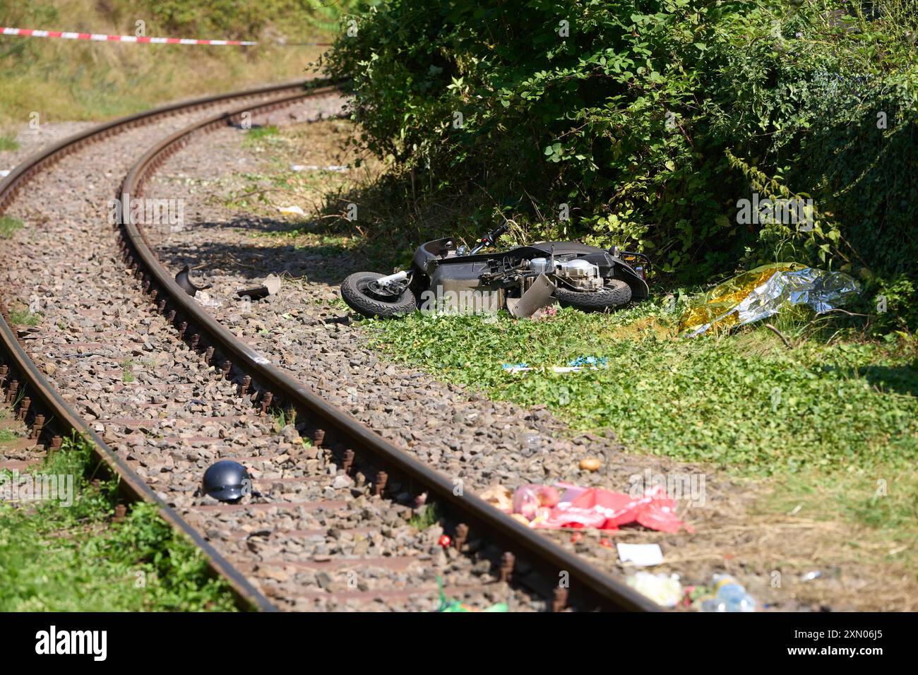 Burgbrohl, Deutschland. 30. Juli 2024. Ein Roller liegt an einem ...