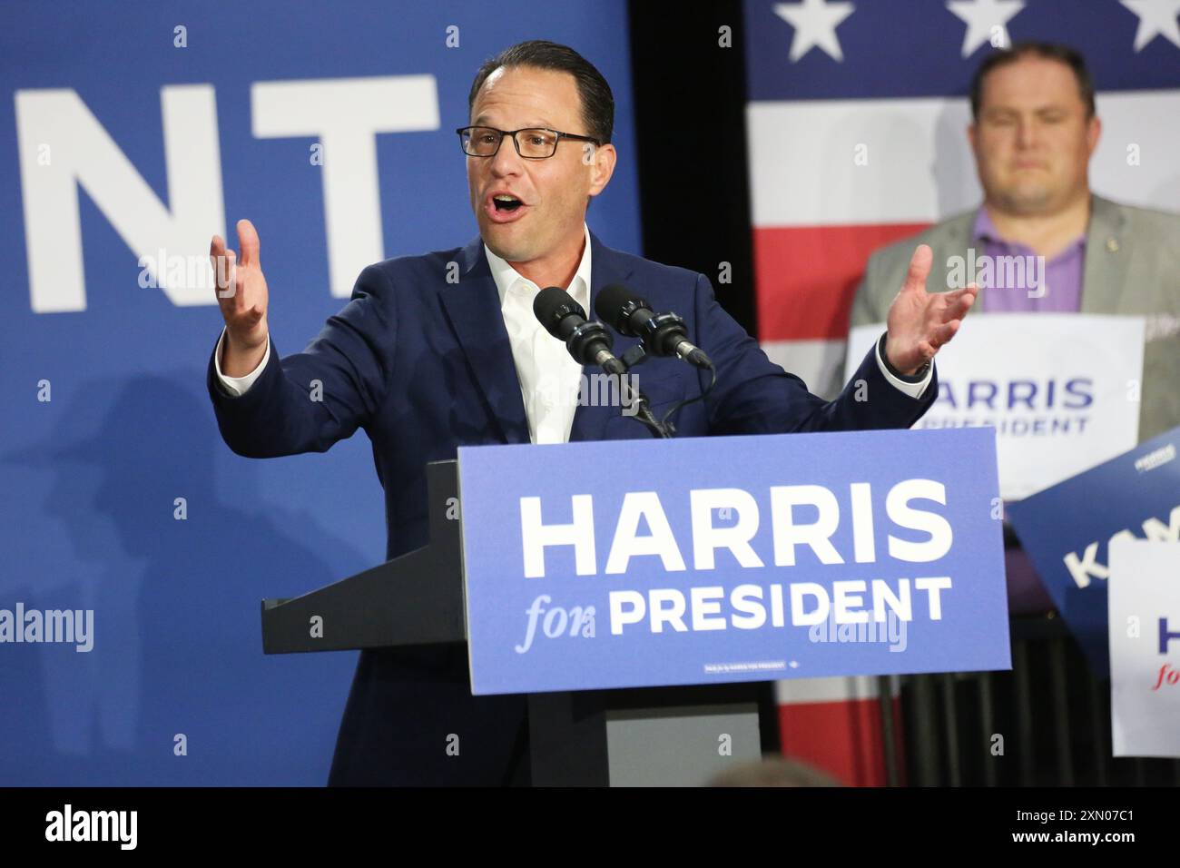 29. Juli 2024: Die Gouverneure Josh Shapiro und Gretchen Whitmer werden ...