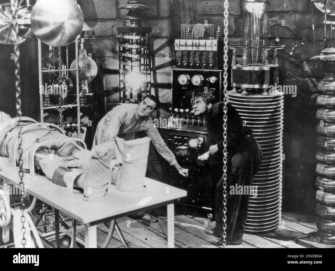 FRANKENSTEIN 1931 Universal Pictures Horrorfilm mit Colin Clive links ...