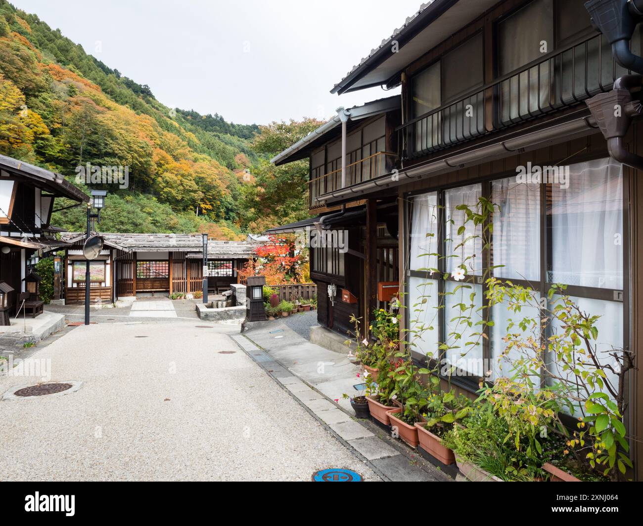 Traditionelle Häuser im historischen Stadtteil Kiso-Fukushima, einer ...