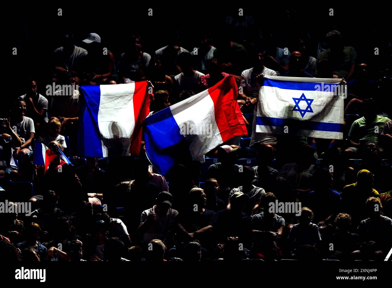 Französische und israelische Flaggen in der Champ-de-Mars Arena am ...