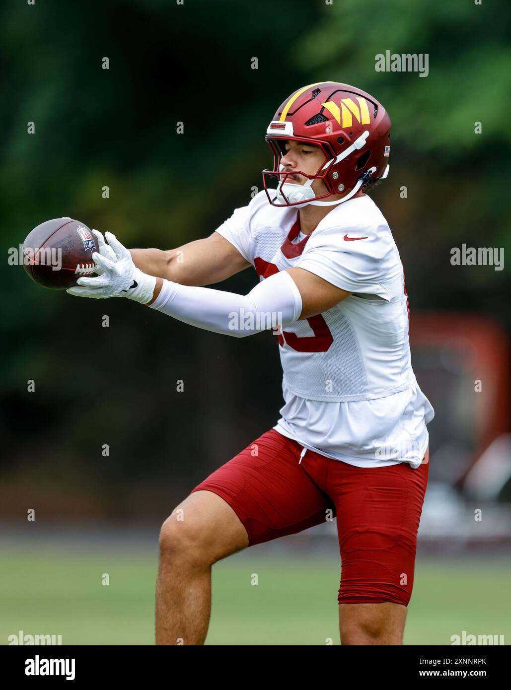 Washington Commanders Tight End Cole Turner (85) während des Trainings ...